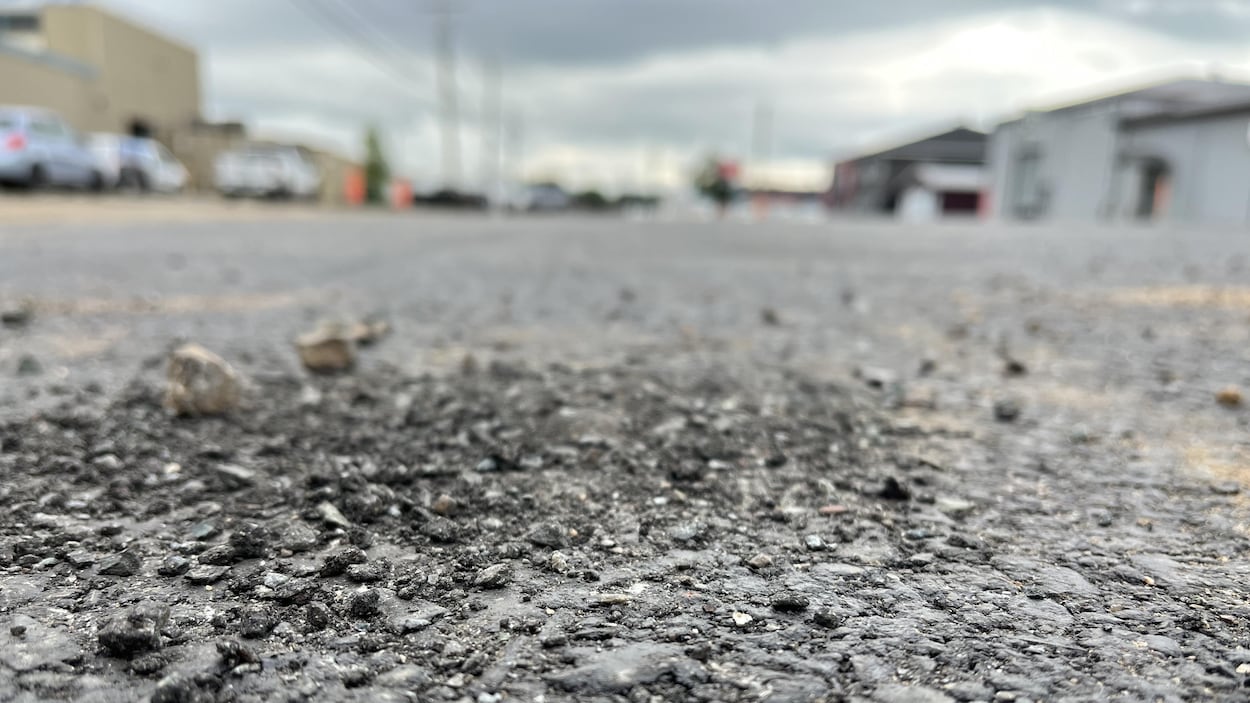 Les Victoriavillois pourront rouler sur de l’asphalte fait de matériaux recyclés | Radio-Canada