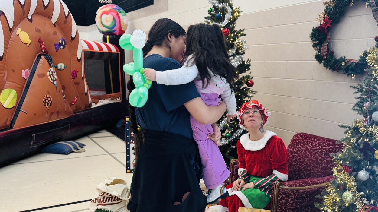 Noël solidaire dans le quartier Al Richie | En bref | Radio-Canada