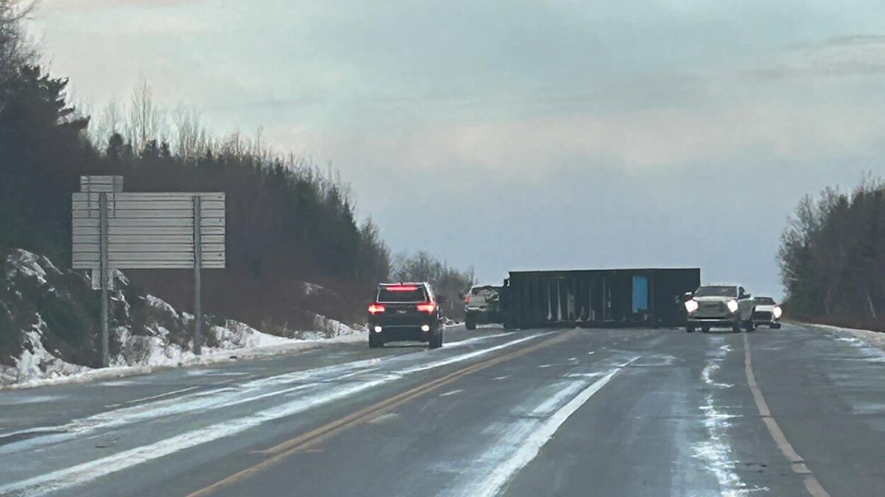 Le tronçon de l’autoroute 11 à Belledune à nouveau ouvert | Radio-Canada