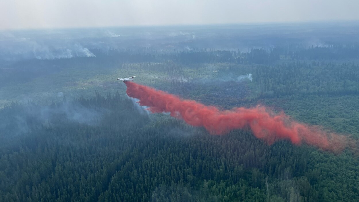 Feux de forêt : deux communautés sur le qui-vive | Radio-Canada