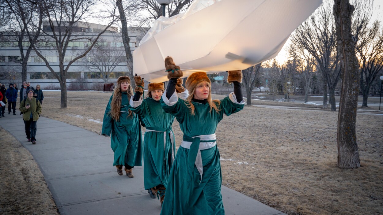 Les visions prémonitoires de Laura St. Pierre : Tout ce que tu touches ...