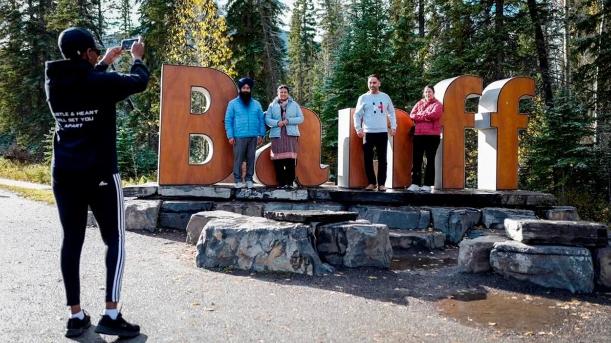 Le panneau de Banff, célèbre décor de photos, a été déplacé | Radio-Canada