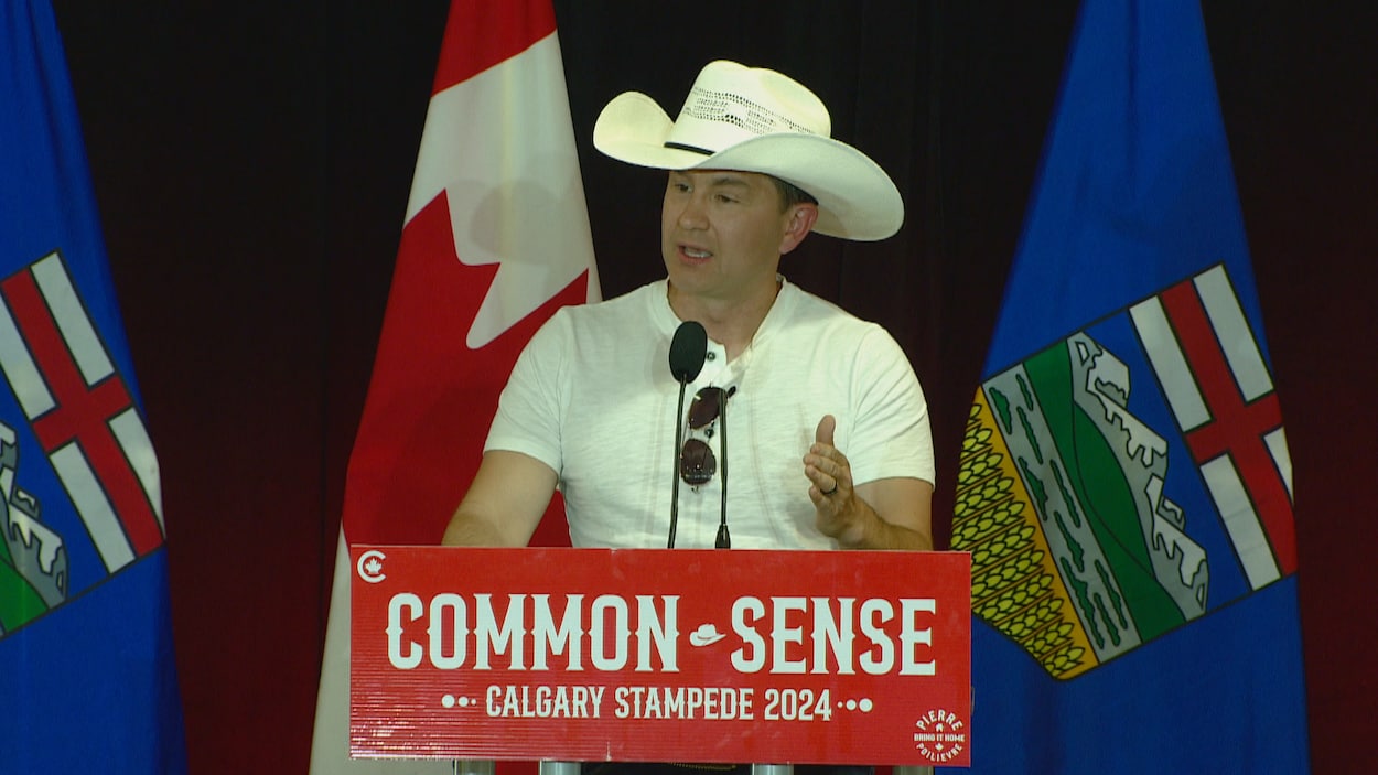 Pierre Poilievre à Calgary pour le barbecue du Stampede | Radio-Canada