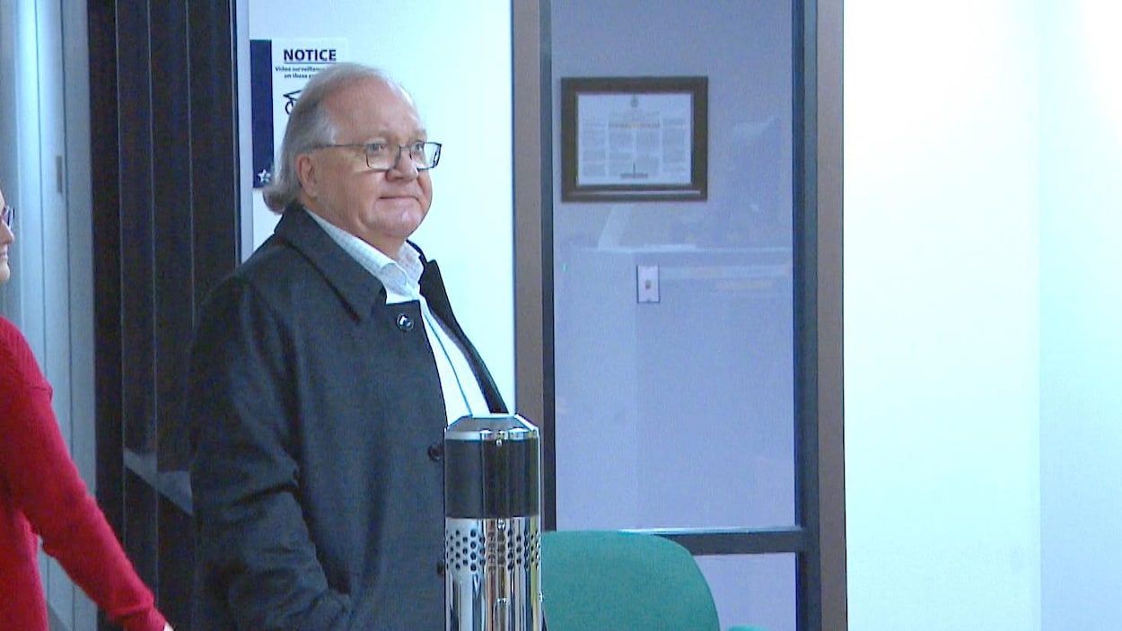 L’ex-ministre Bernard Valcourt témoigne à son procès pour entrave au ...