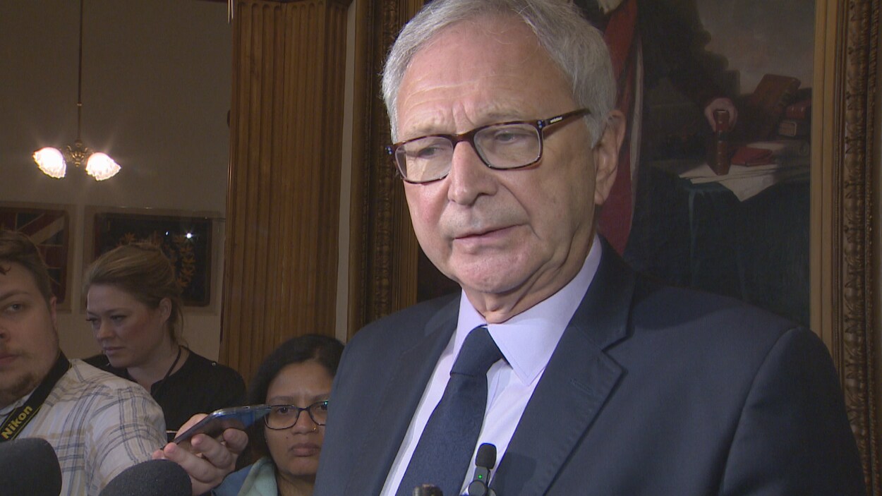 Un ex-ministre conservateur demande une révision du leadership de ...