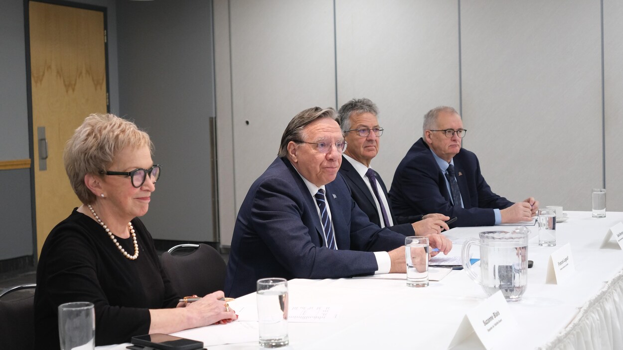 Tout savoir sur la visite de François Legault | En bref | Radio-Canada