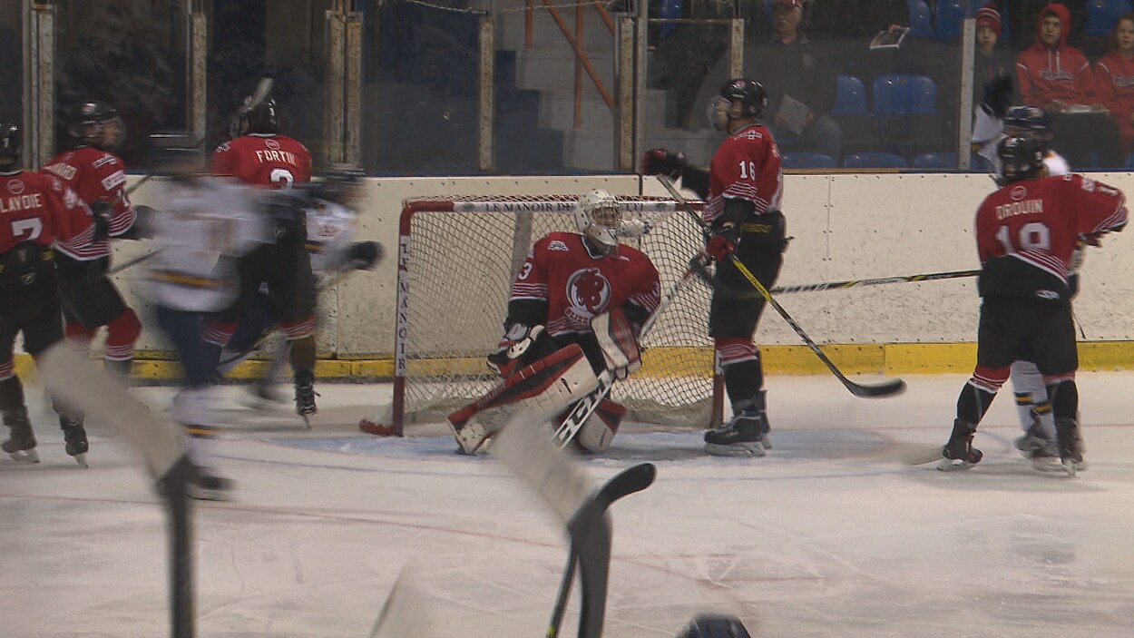 Hockey : le Blizzard représentera le Québec à la Coupe Telus | Radio ...
