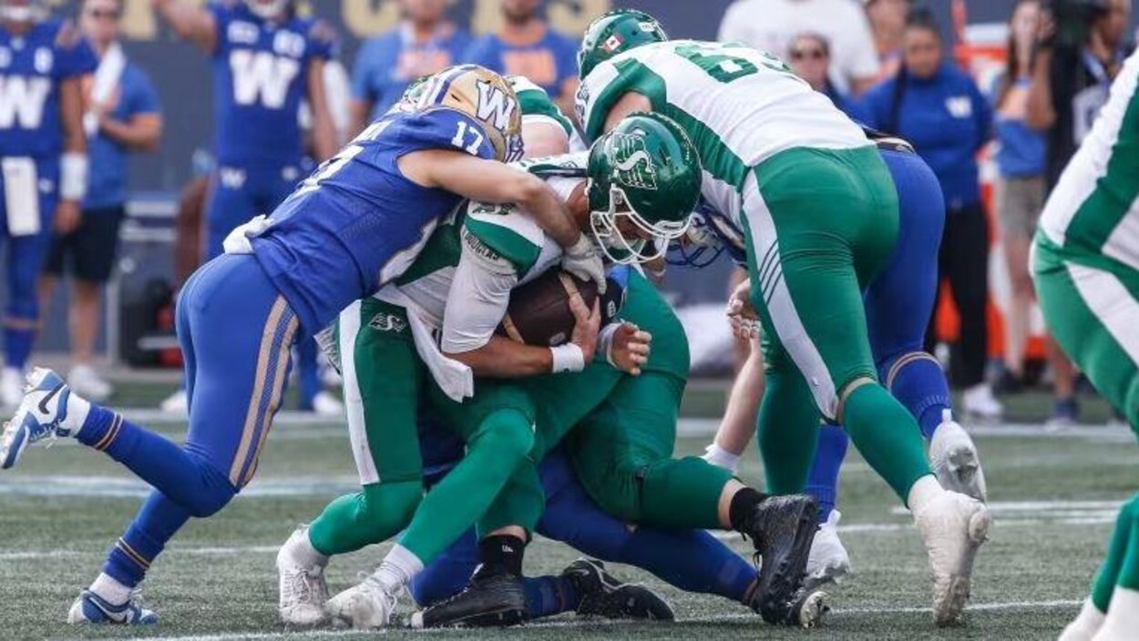 Les Blue Bombers font tomber les Roughriders à Winnipeg 51 à 6 lors du ...