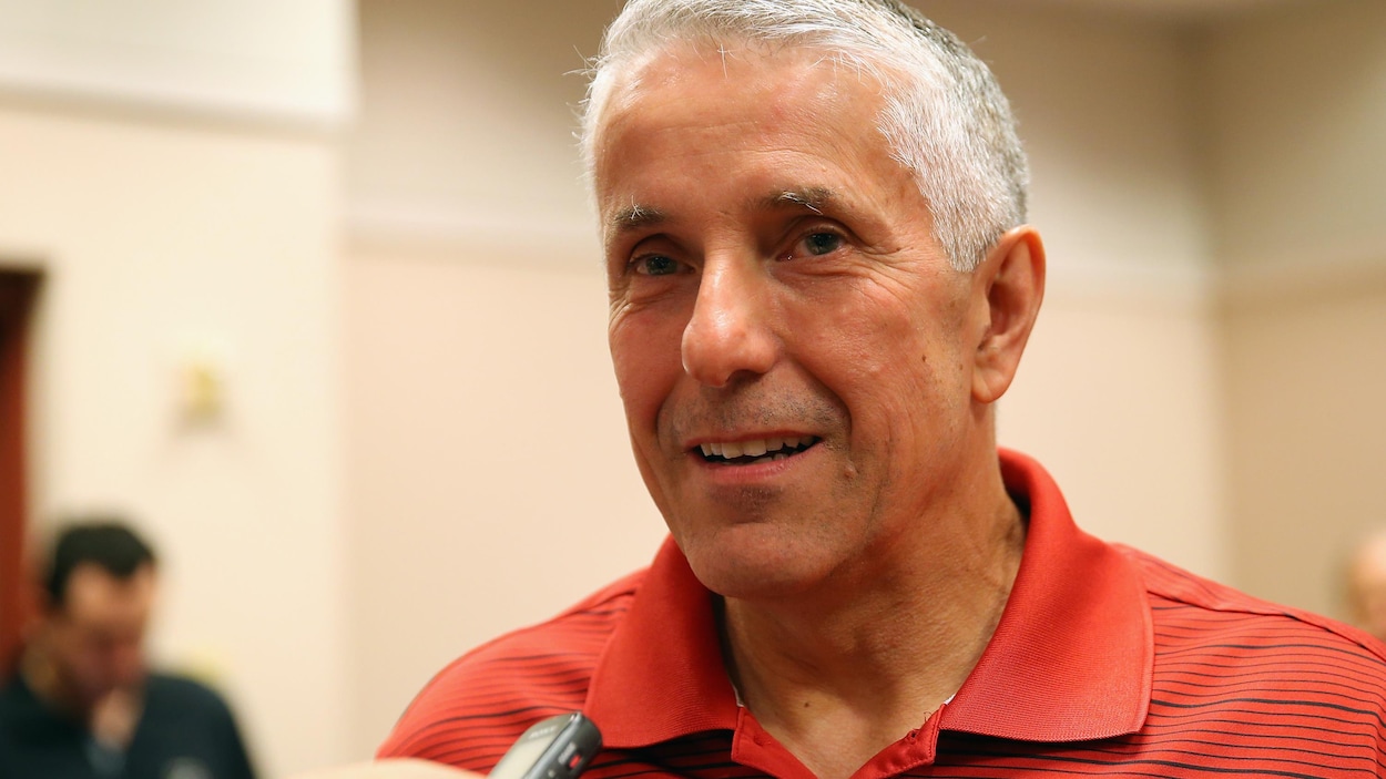 Bob Hartley accroche son sifflet | Radio-Canada