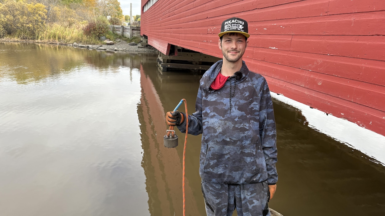On a essayé la pêche à l'aimant | En bref | Radio-Canada
