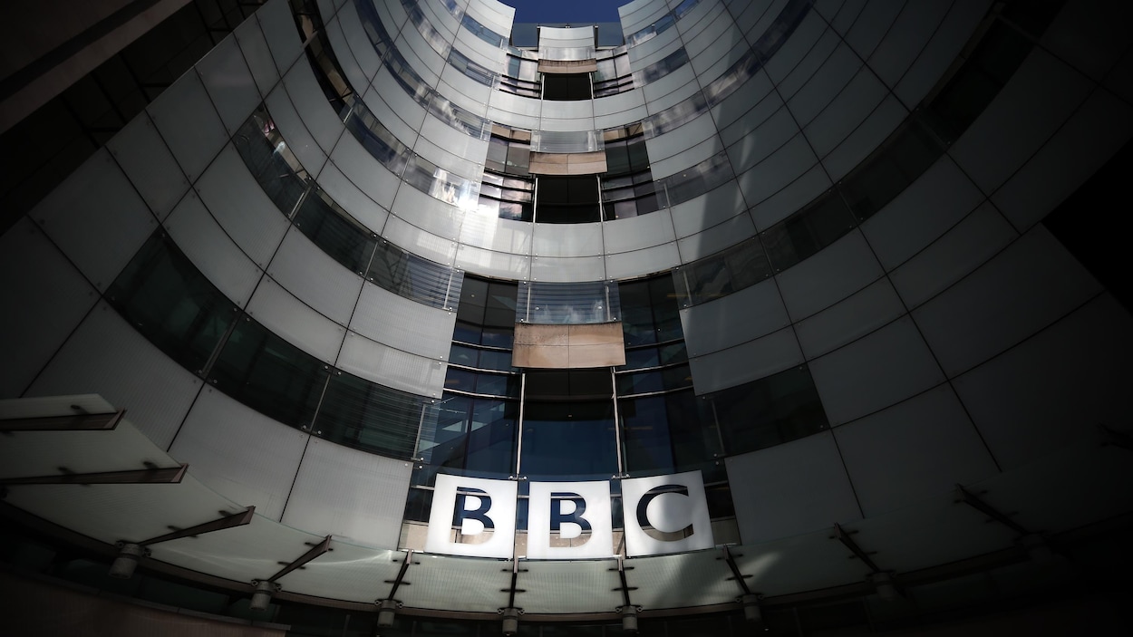 Trump réclame 10 milliards de dollars à la BBC dans une plainte pour ...