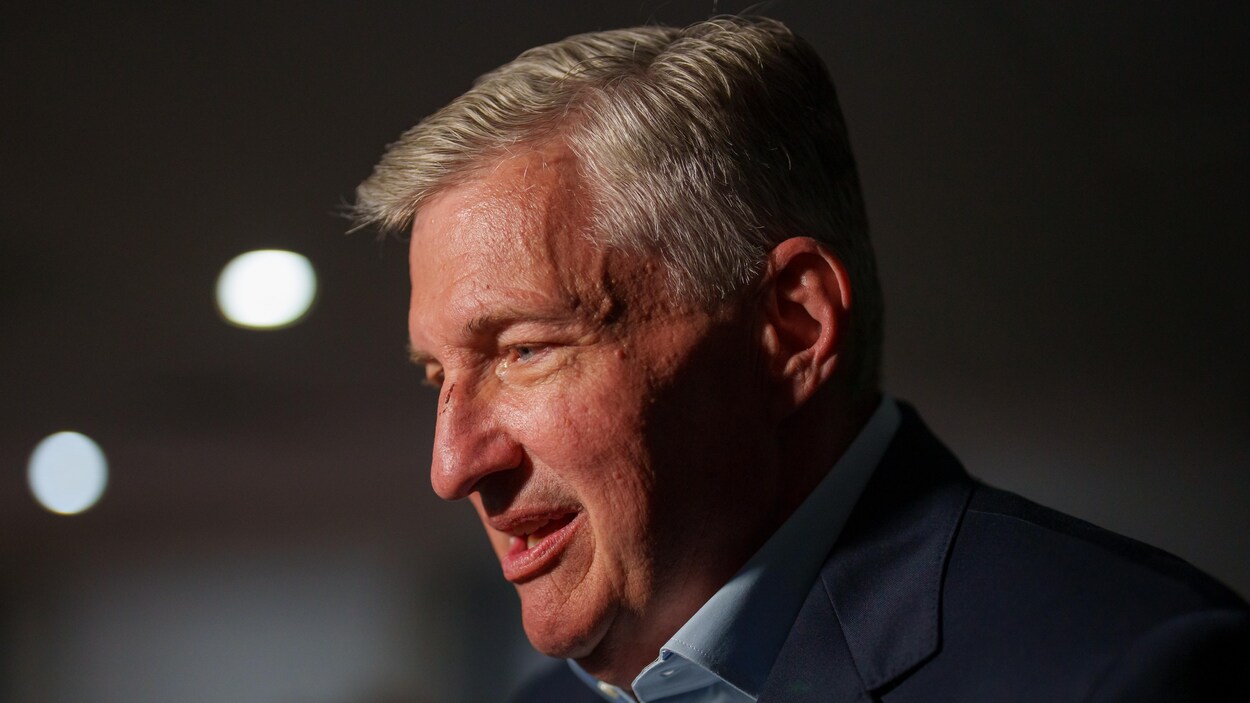 Qui est Bruce Fanjoy, le libéral qui a battu Poilievre? | Brève | Radio-Canada