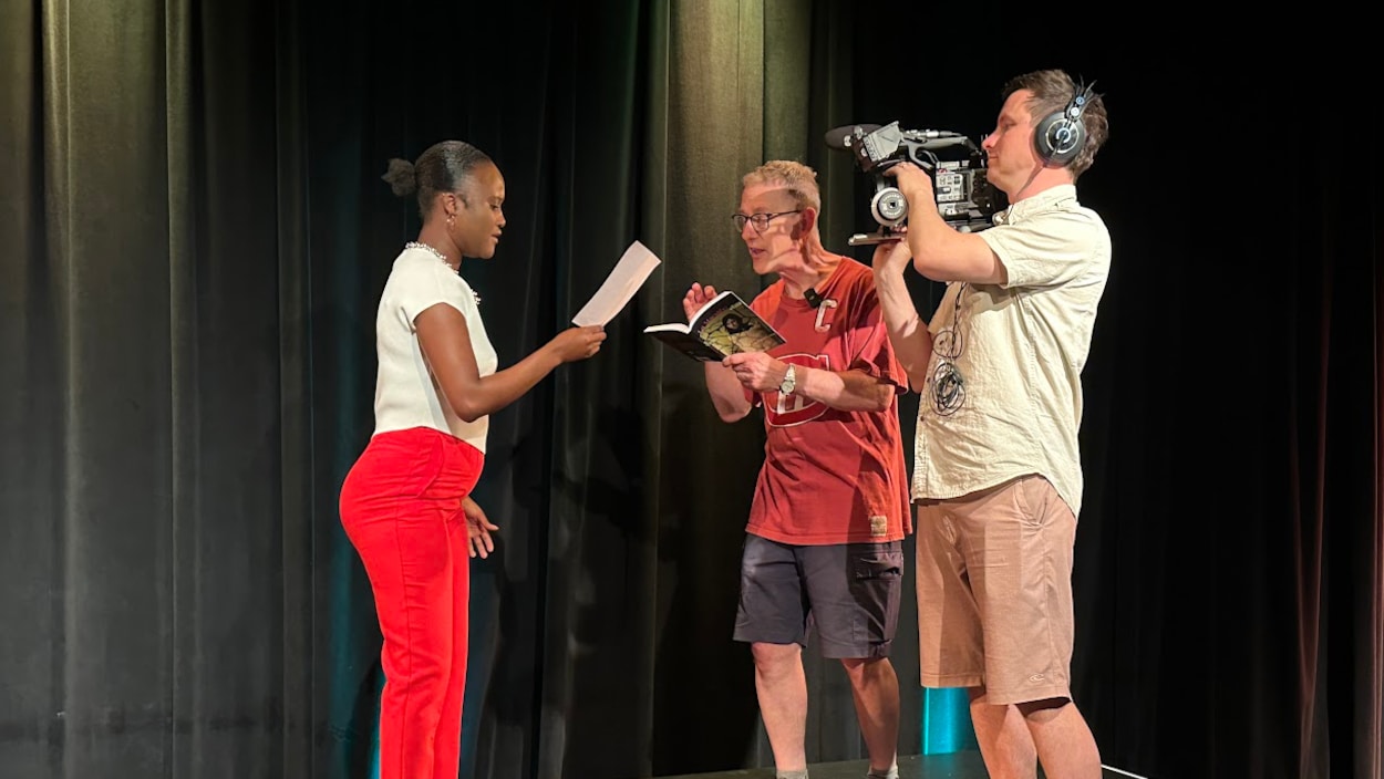 Lecture de pièce à La Troupe du Jour | En bref | Radio-Canada