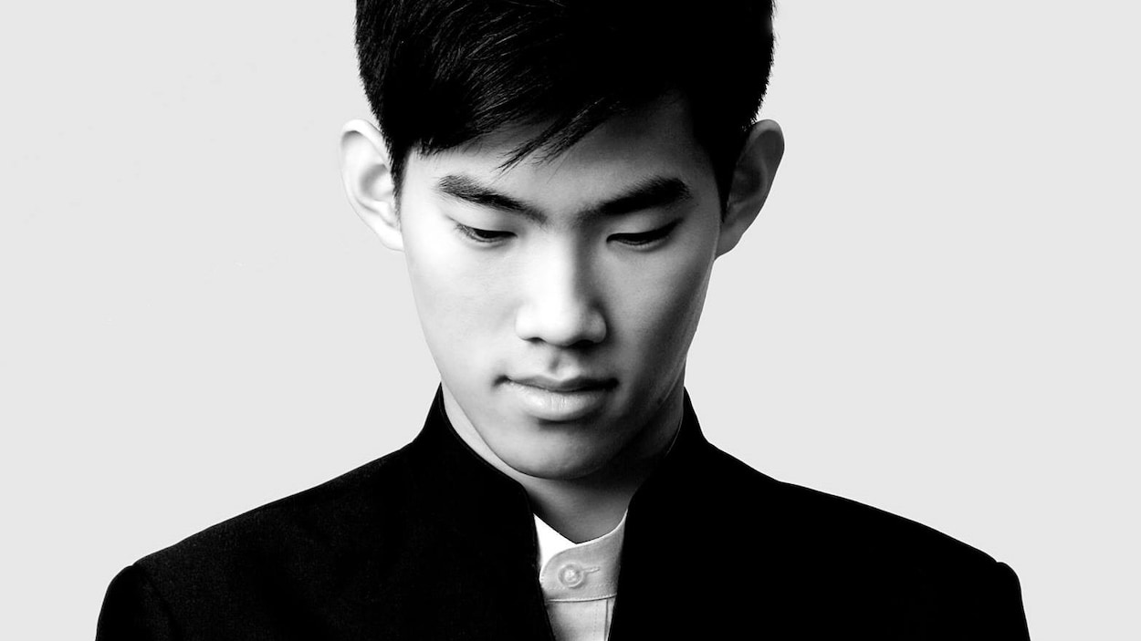 Le pianiste Bruce Liu remporte un doublé aux 26es prix Opus | Radio-Canada