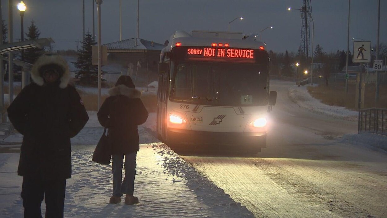 À Winnipeg, de plus en plus d’autobus bondés refusent d’embarquer des ...