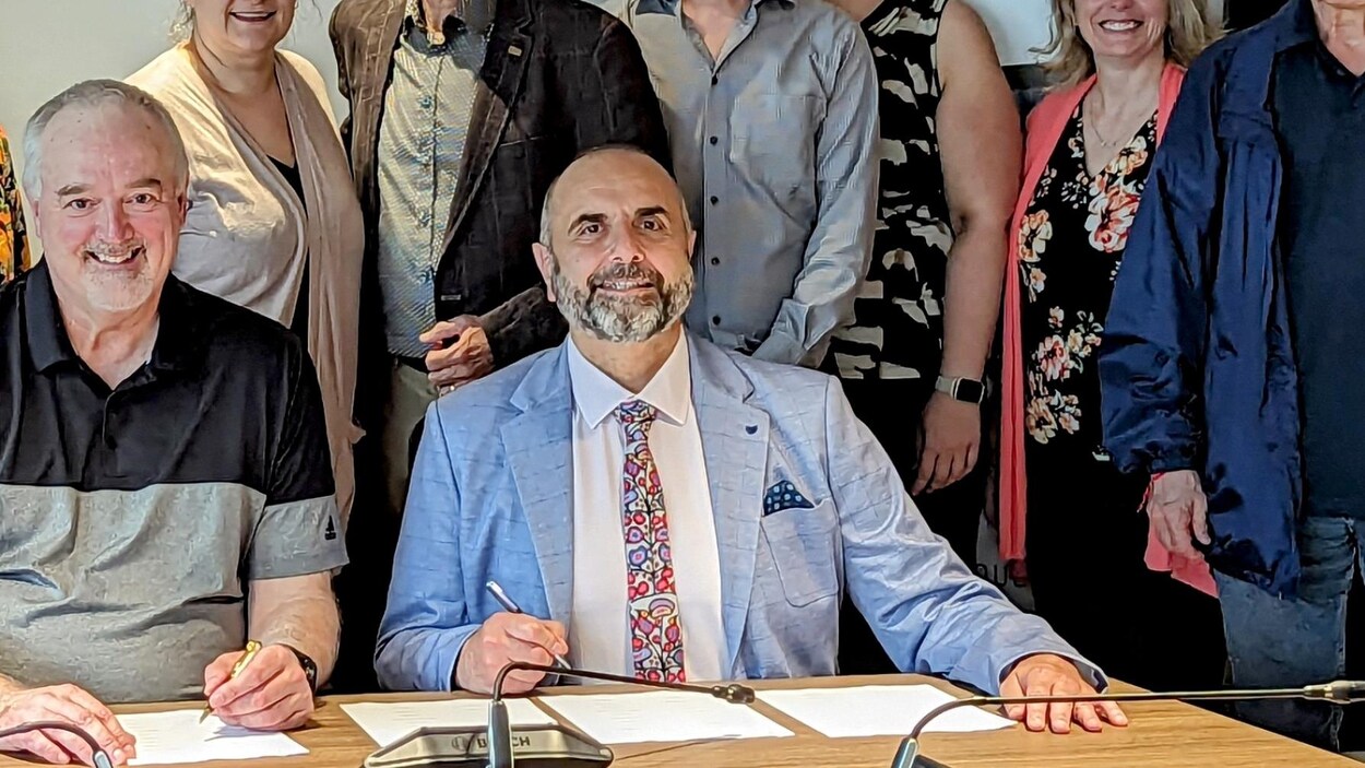 Camille Awada démissionne de son poste de président de l’ACEP | Radio-Canada