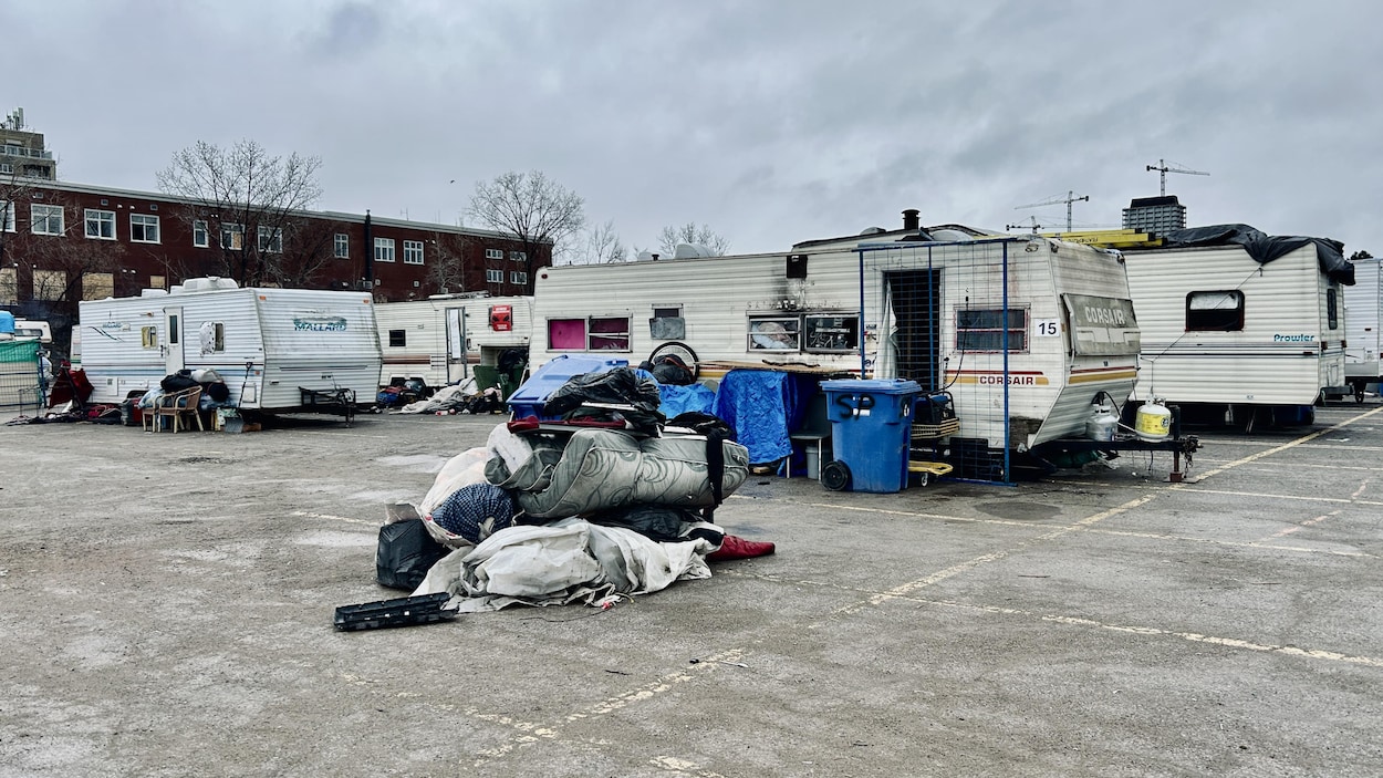 Ménage de printemps et réorganisation du campement au Centre Robert ...