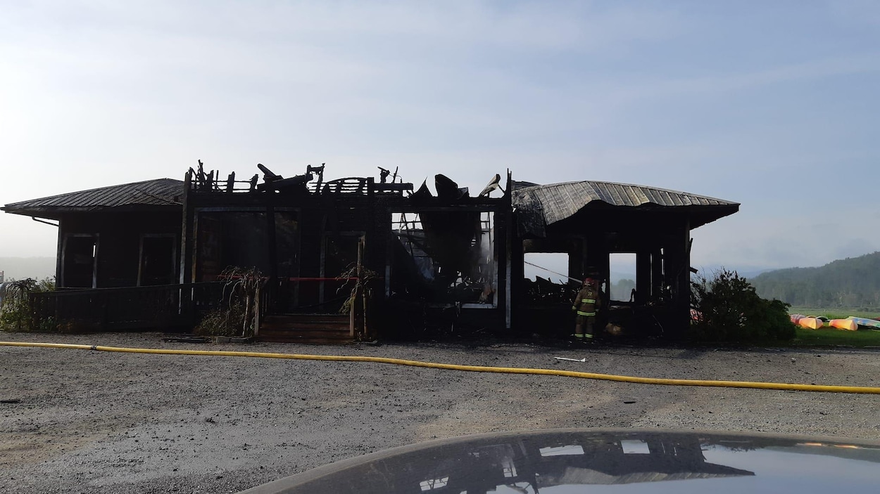 Incendie au restaurant-bar Valmont plein air de Cap-Chat | Radio-Canada