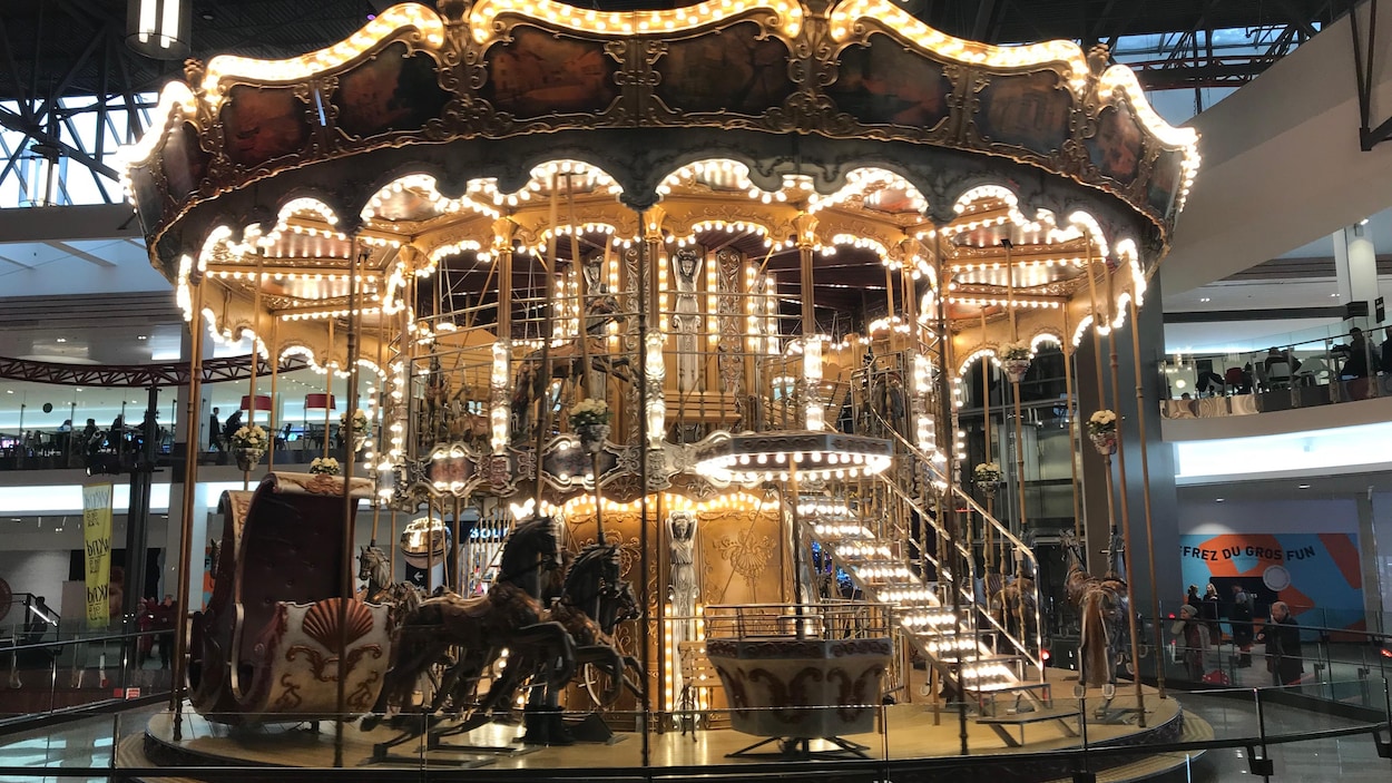La nouvelle allure du carrousel du Méga Parc | Radio-Canada.ca