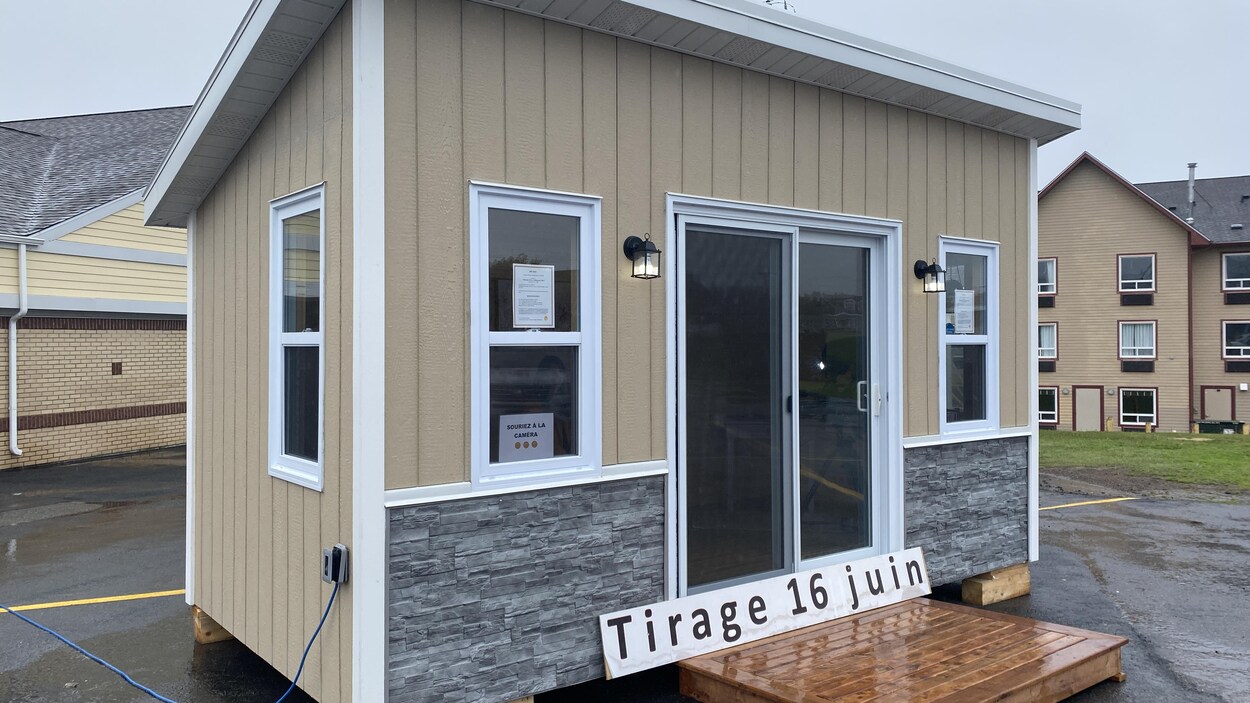 À Caraquet, le CCNB fait gagner un cabanon construit par les élèves ...