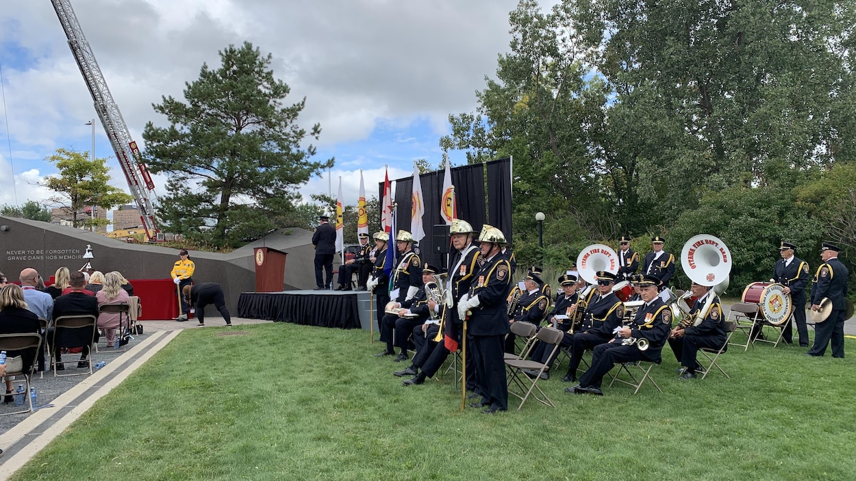 Rendre hommage aux pompiers après une année éprouvante | Radio-Canada