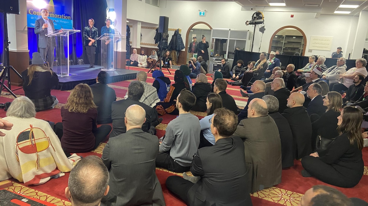 Cérémonie tendue sept ans après la tuerie de la grande mosquée de ...