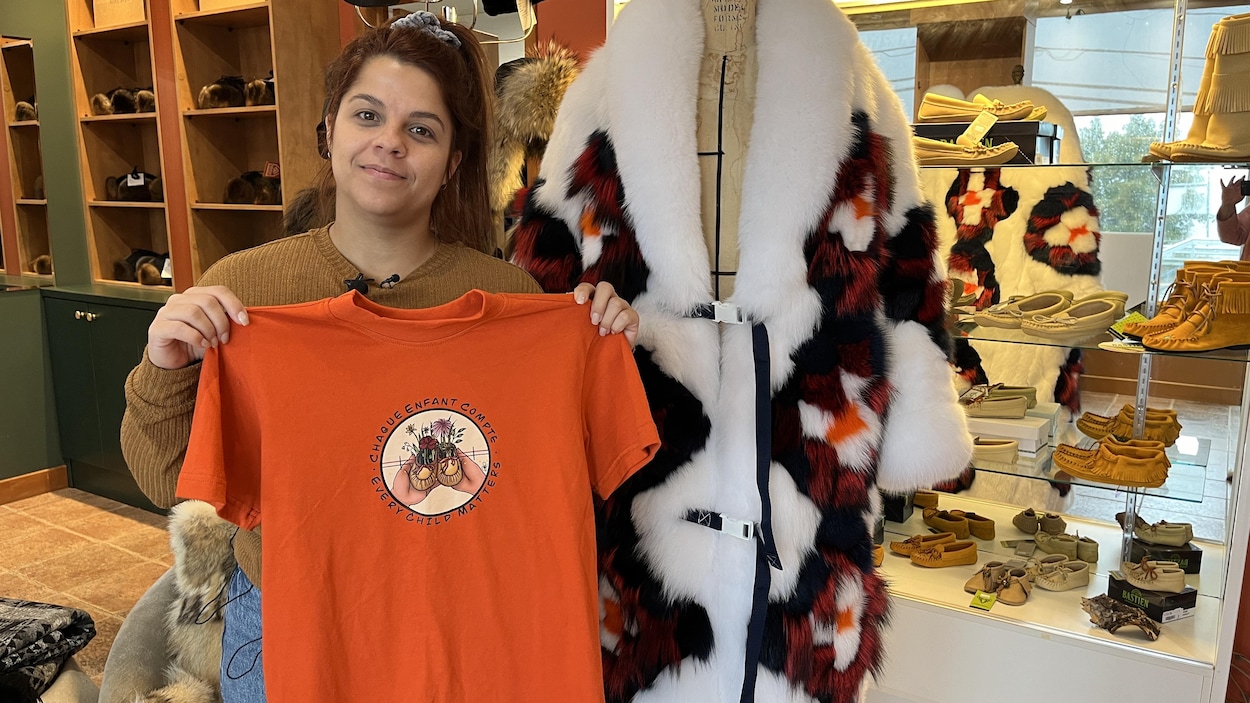 Deux artistes innues s’unissent pour créer leur chandail orange | Radio ...