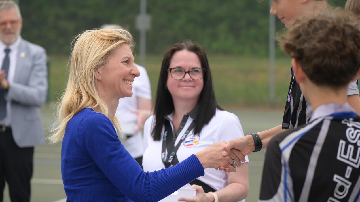 La cycliste Christel Ferrier rencontre les athlètes de la Finale des ...
