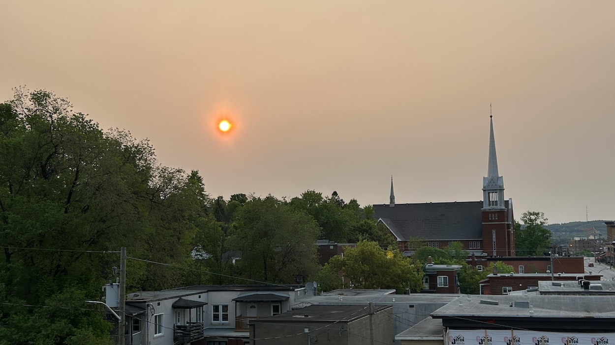 Feux de forêt : la qualité de l’air compromise en Estrie | Radio-Canada