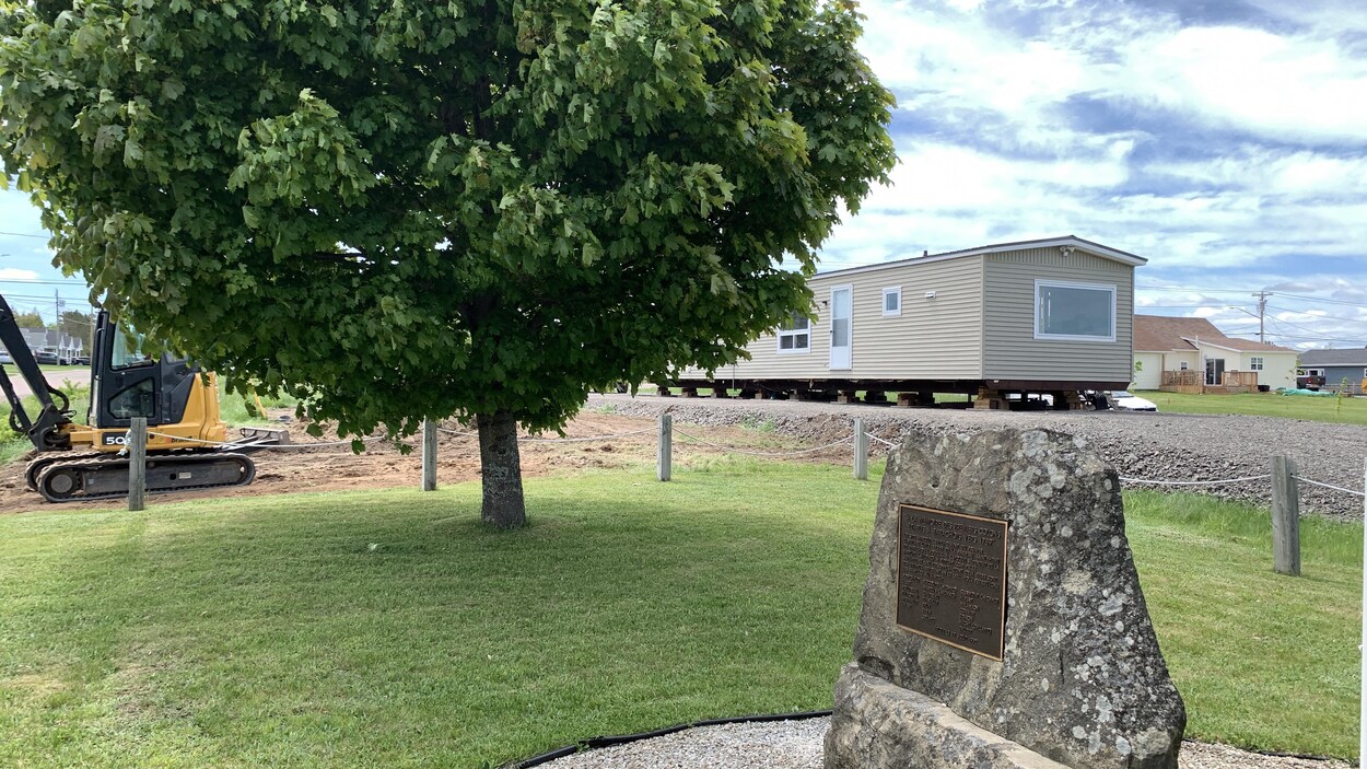 Des citoyens se mobilisent pour protéger un cimetière historique à Cap ...