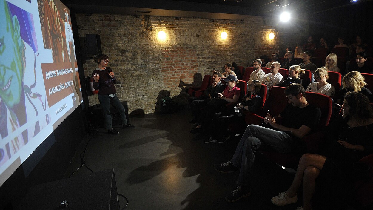 Les cinémas en Ukraine, refuges pour fuir la réalité et les raids ...