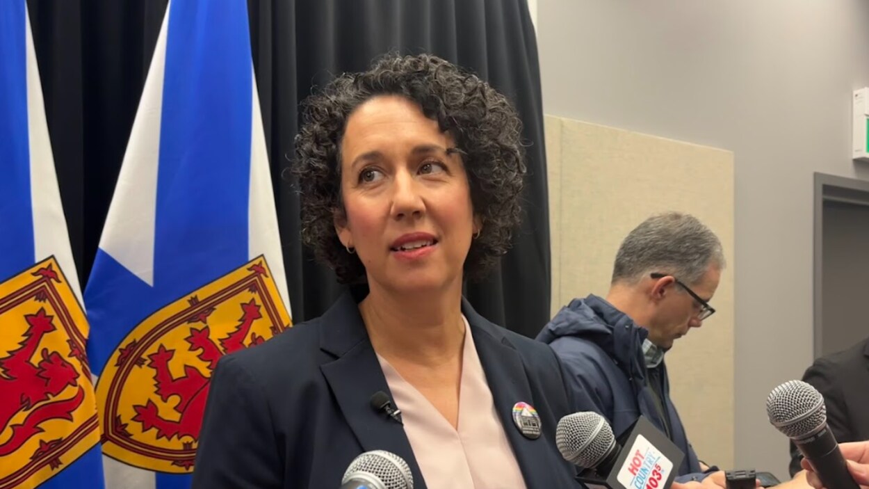 Claudia Chender se fait la porte-parole de l’opposition pour le ...