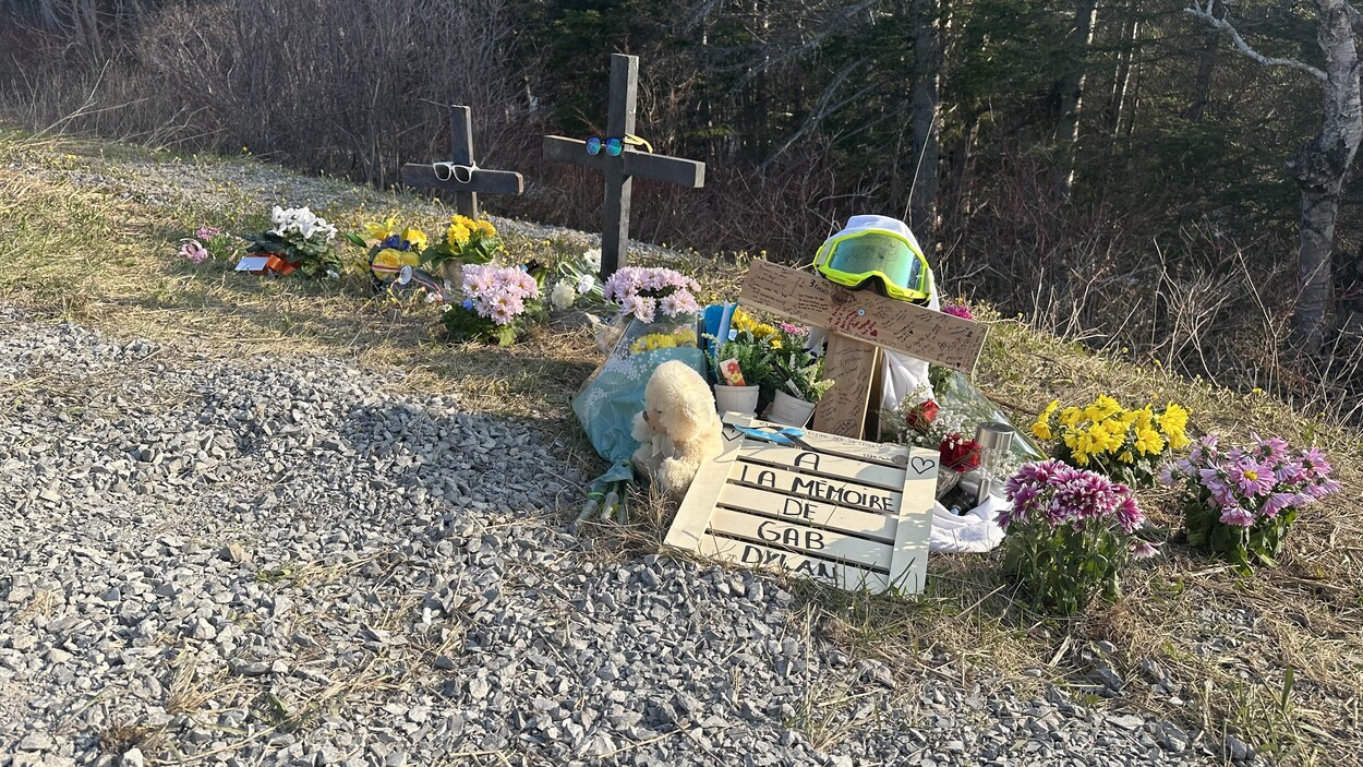 Des adieux aux deux victimes de Rivière-au-Renard | Radio-Canada