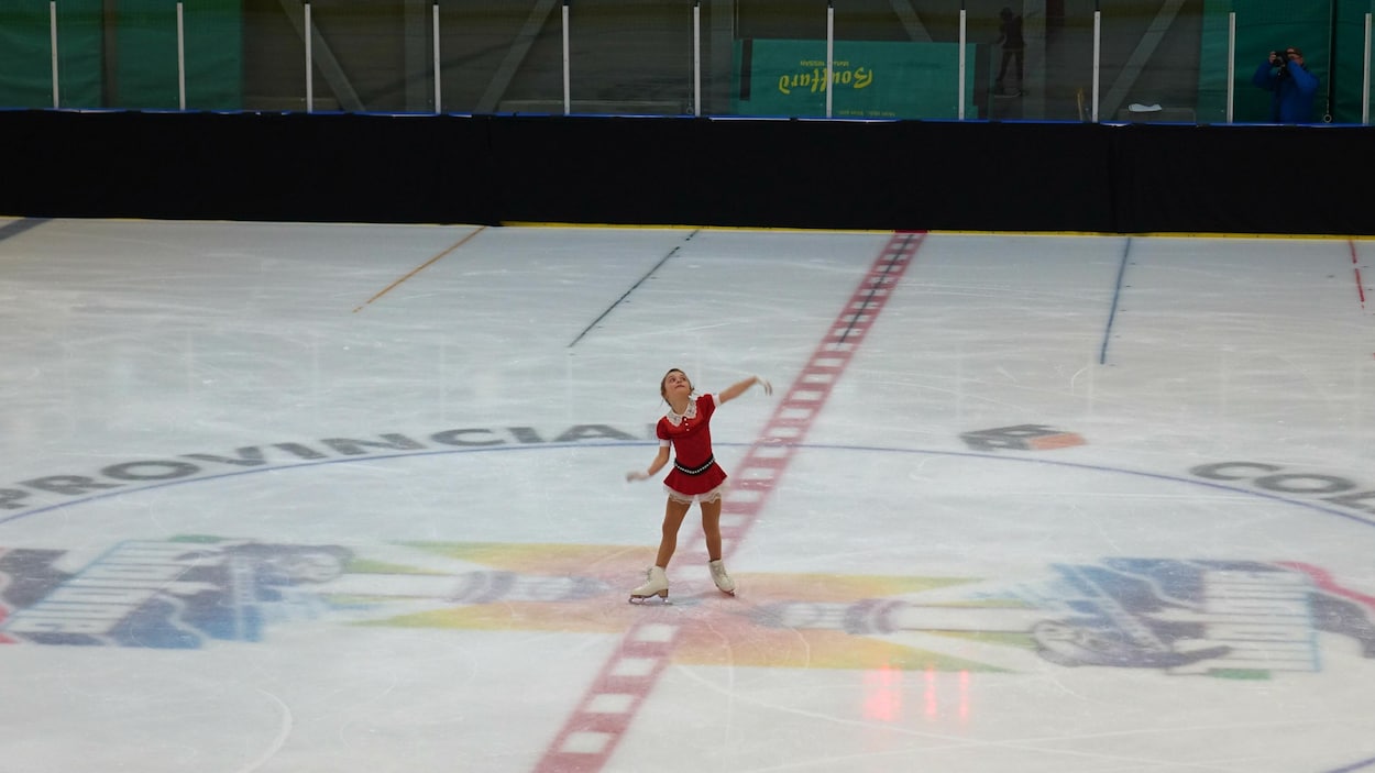 Plus de 300 patineuses artistiques réunies à Matane | ICI Radio-Canada.ca