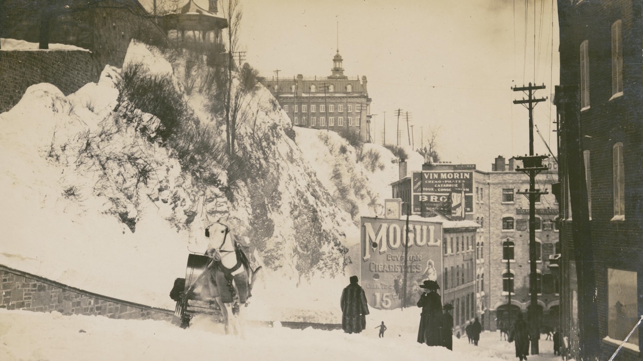 Zoom sur la côte de la Montagne vers 1910 | Radio-Canada