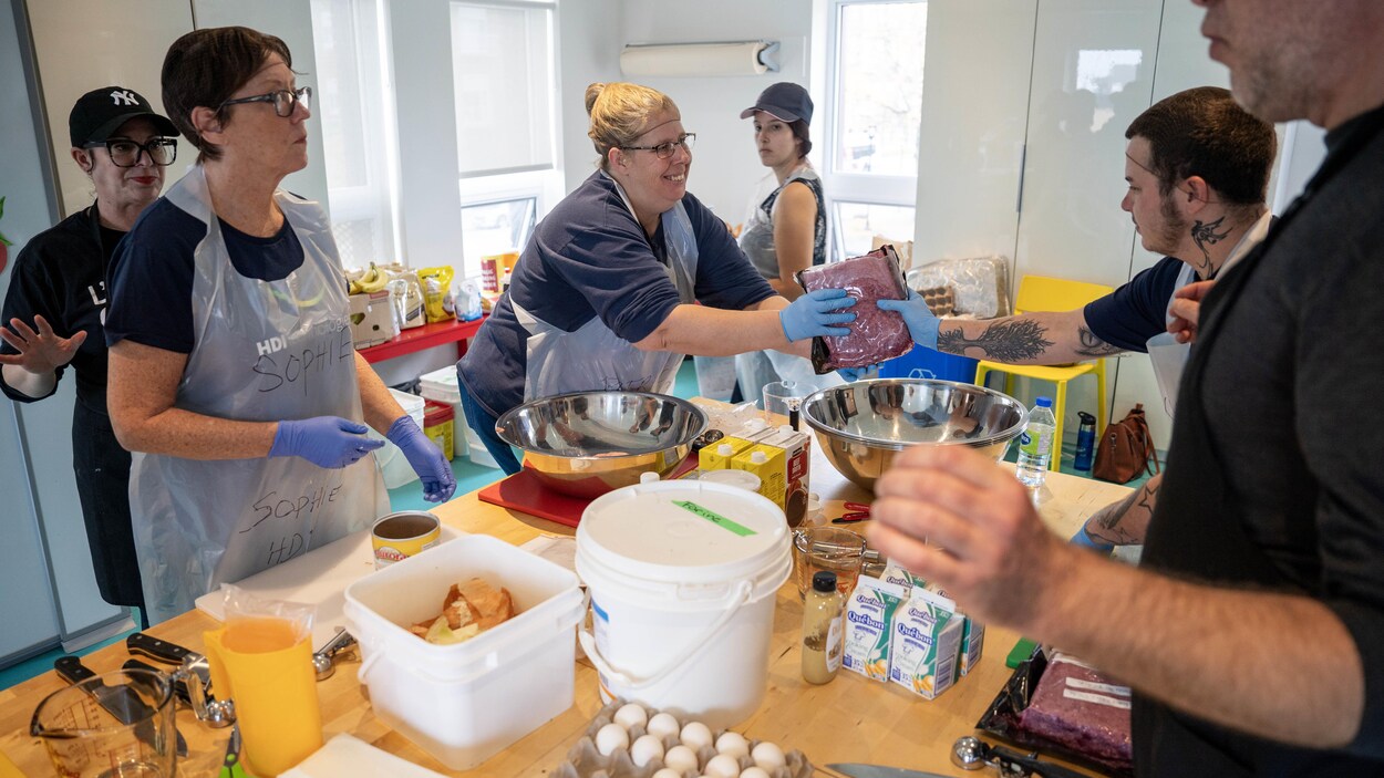 Une grande corvée pour nourrir les enfants défavorisés | Radio-Canada