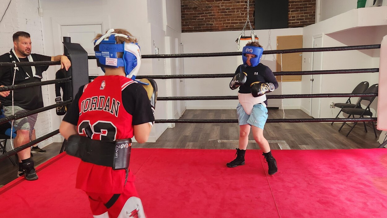 Rendre la boxe accessible, un cours à la fois | Radio-Canada