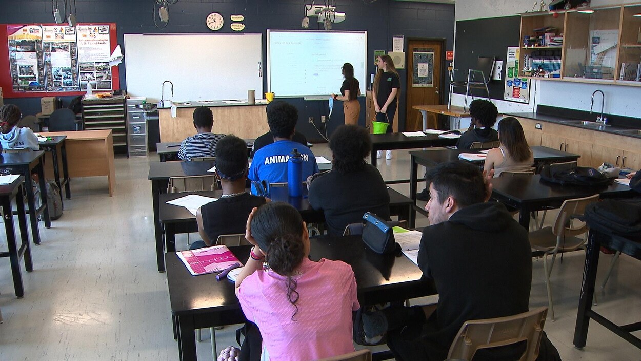 Cours d’été au Québec : libéraux et solidaires réclament une « approche ...