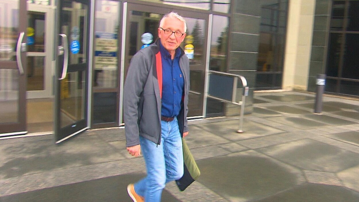 Le procès du présumé fraudeur Daniel Bard est retardé | Radio-Canada