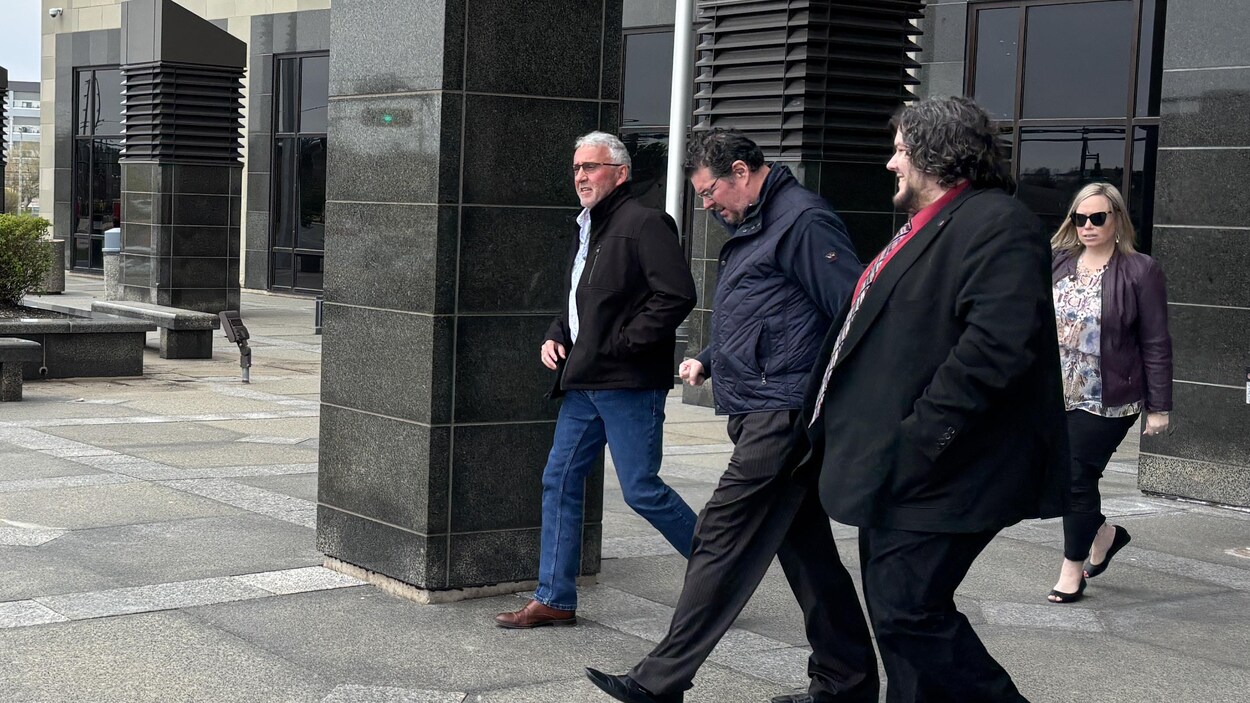 Le deuxième avocat de Daniel Bard est malade : procès suspendu pendant ...