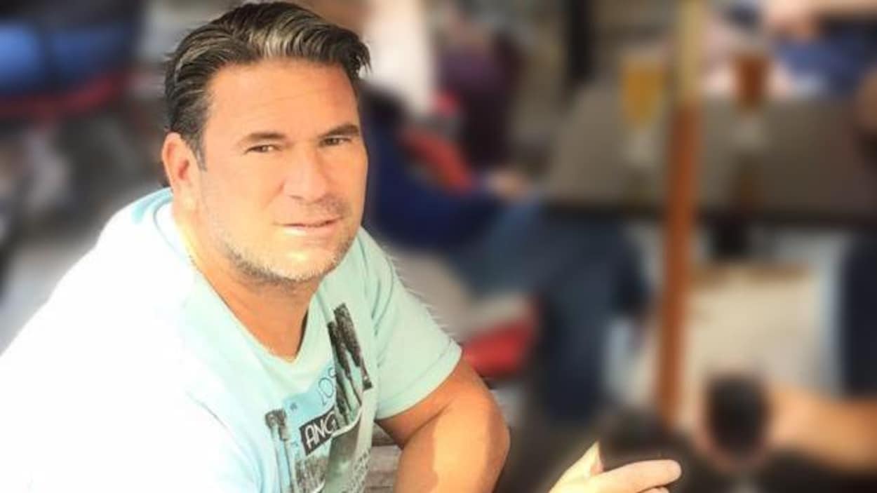 Un présumé fraudeur en série reste en prison | Radio-Canada