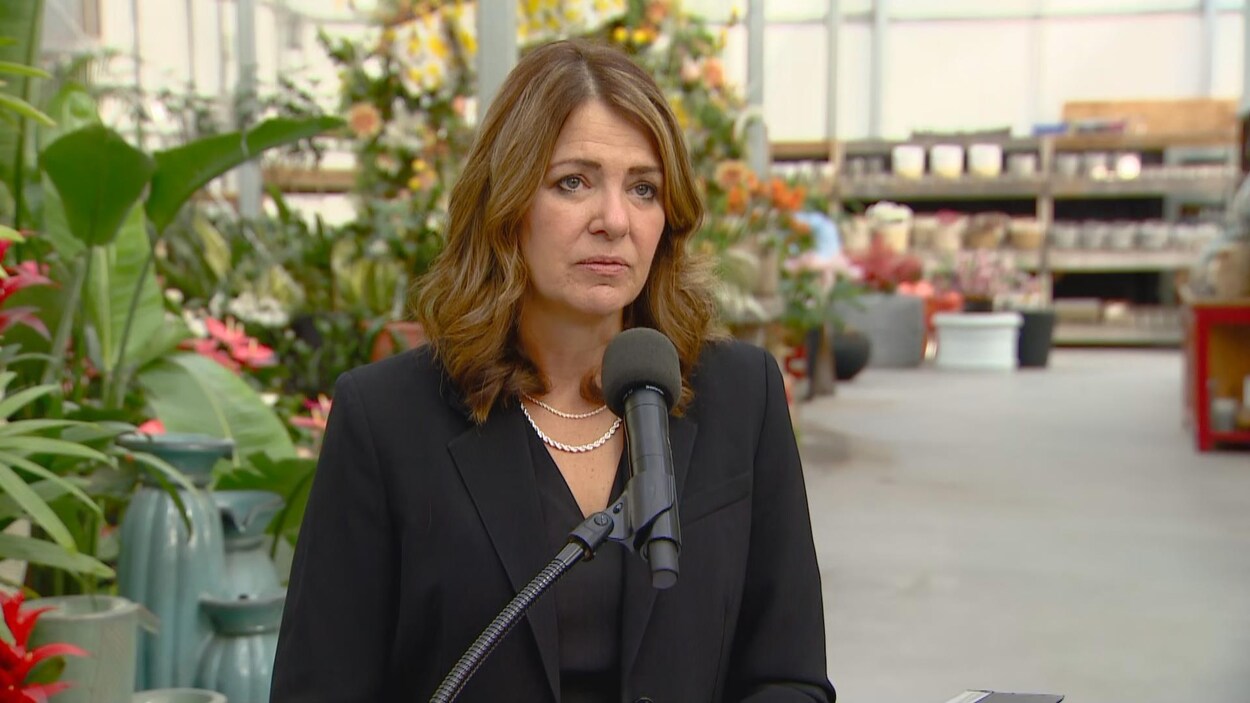 Danielle Smith dénonce la « violence politique » après la mort de ...