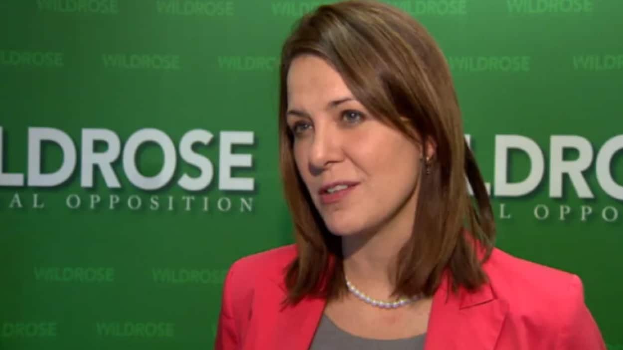 Danielle Smith veut se présenter pour le Parti conservateur uni | Radio ...