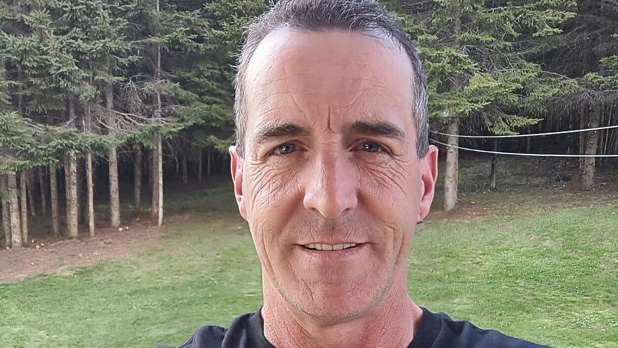 Simuler un rôdeur pour être un « héros » | En bref | Radio-Canada