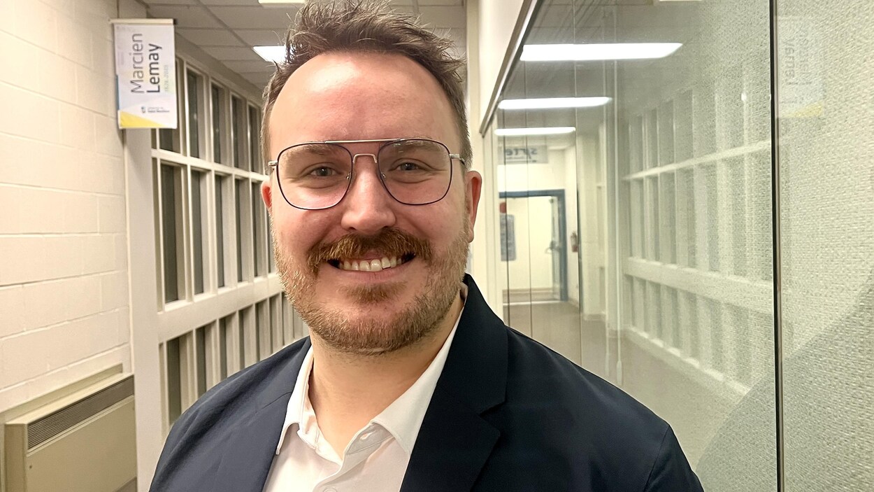 Les membres de la SFM choisissent la continuité, Derrek Bentley élu ...