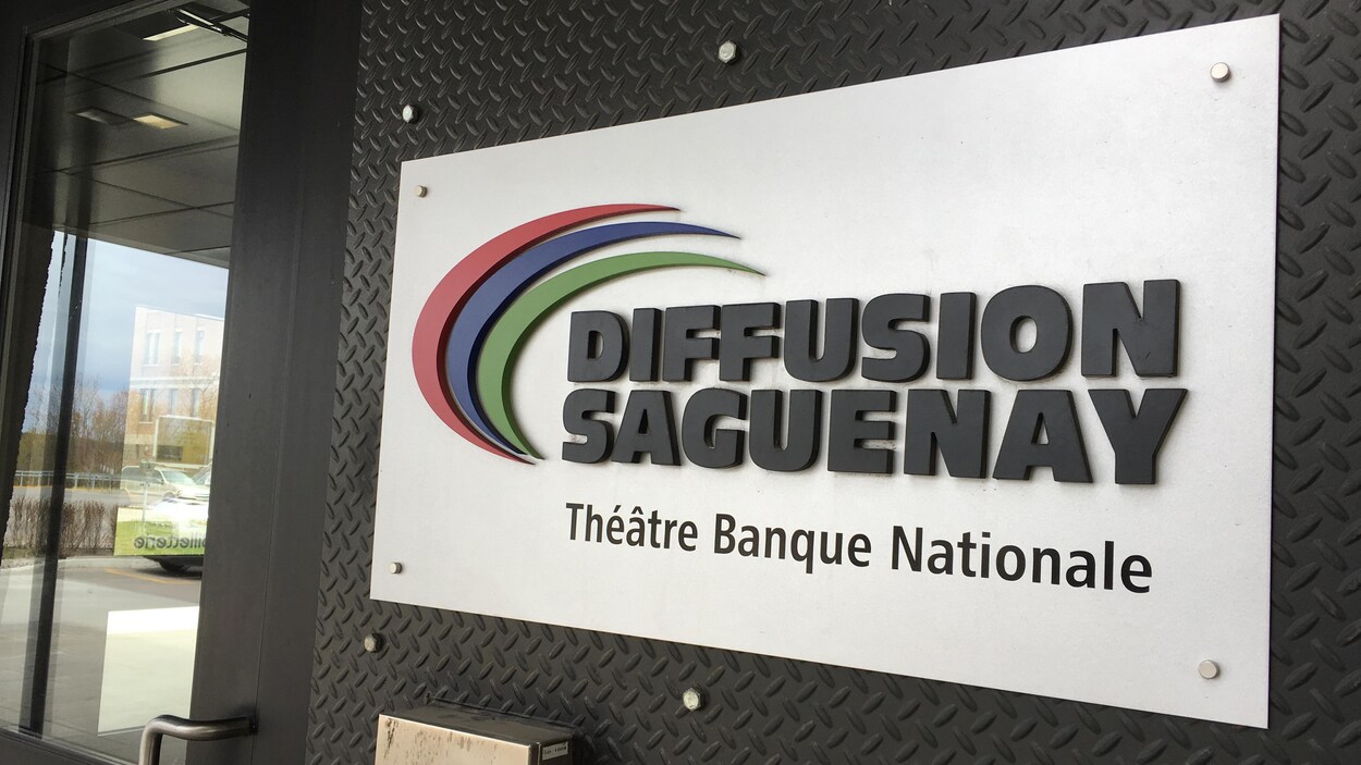 Une enquête en cours après une revente de billets frauduleuse | Radio-Canada.ca
