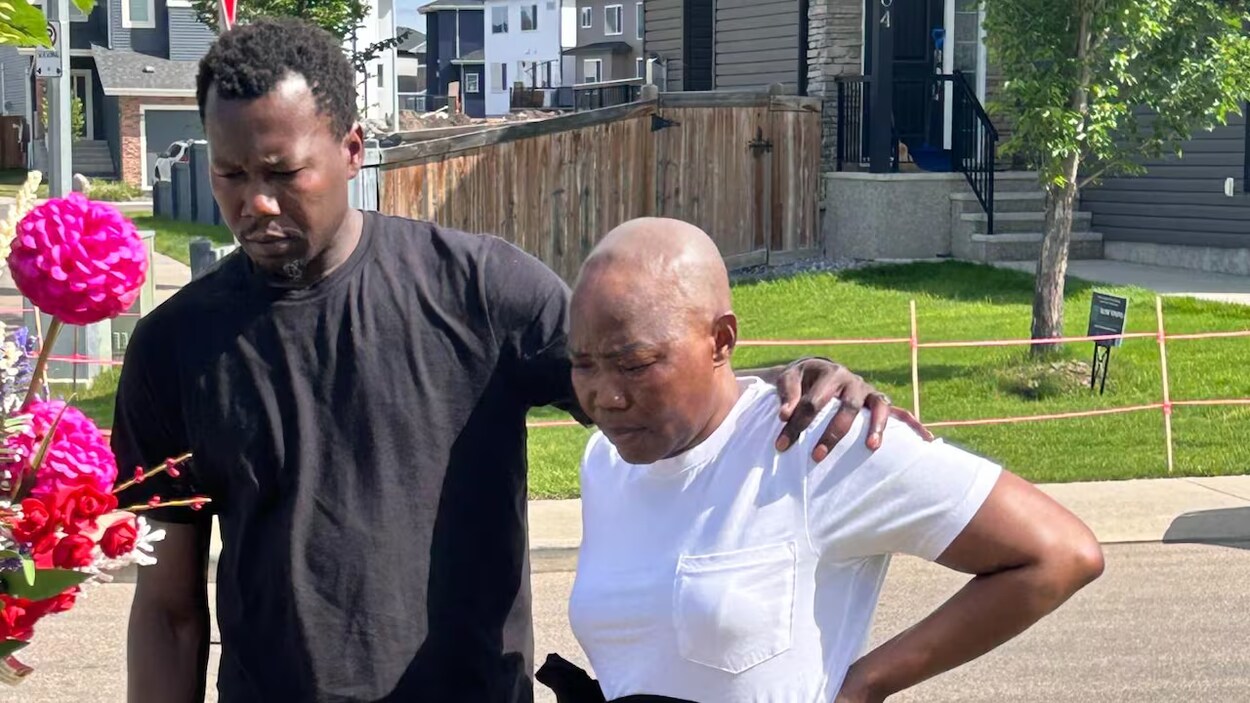 La famille de Mathios Arkangelo, abattu par un policier à Edmonton ...