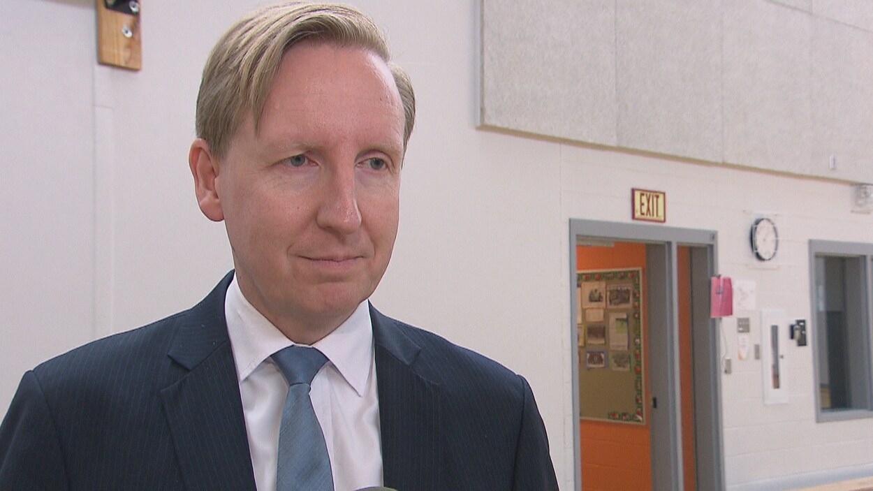 Dominic Cardy se défend de méconnaître les défis des salles de classe | Radio-Canada.ca