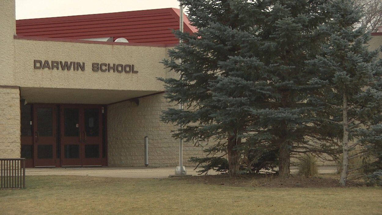 Plus de sécurité réclamée à l’École Darwin suite à l’intrusion d’un délinquant sexuel | Radio-Canada