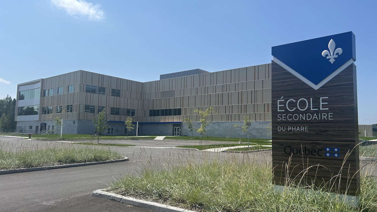 Une école secondaire flambant neuve de Québec manque déjà de classes | Radio-Canada